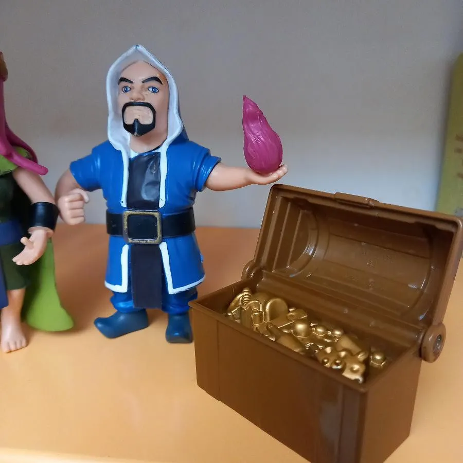 کمدا | قیمت و خرید فیگور